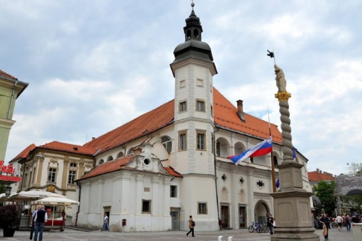 قلعة ماريبور – Meshini